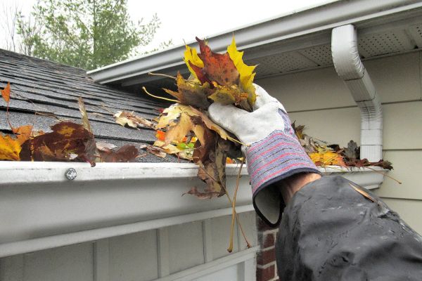 Get Clogged Gutter Clearing | Local Pros | Clogged Gutter Clearing Pros